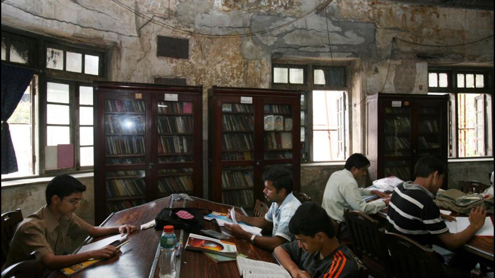 Premier Marathi library in Mumbai grapples with multiple problems ...