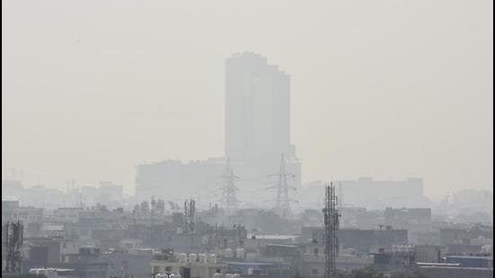 Air quality worsens in Noida, increase in mercury likely today ...