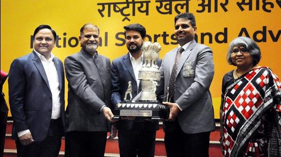 Panjab University receives 2020 MAKA Trophy | Hindustan Times