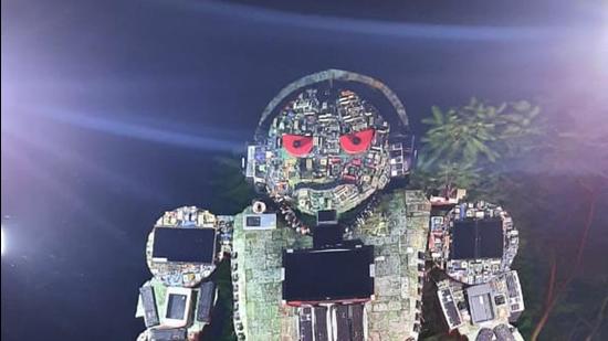 Odisha students create 30 ft tall ‘robo’ out of e-waste | Hindustan Times