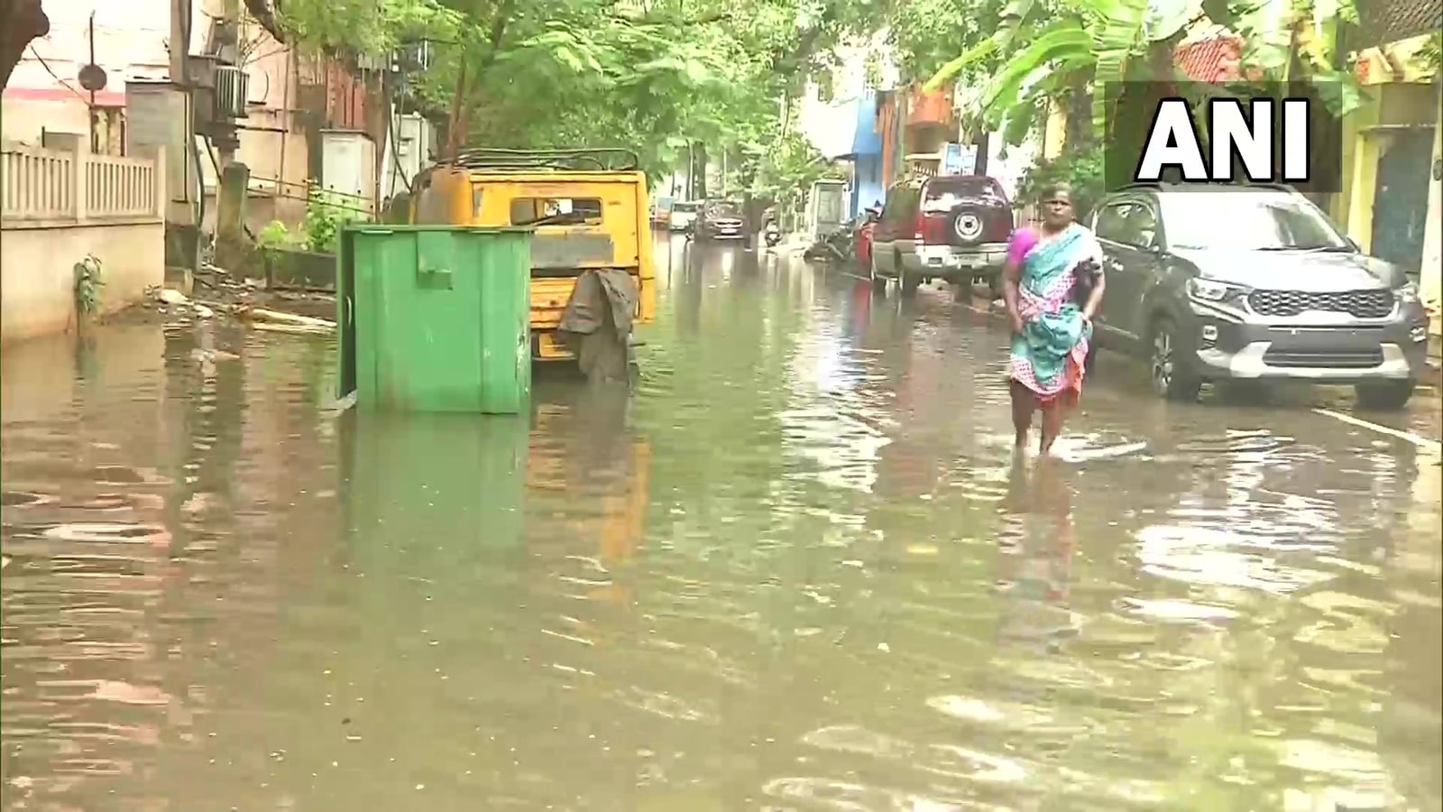 Tamil Nadu, Puducherry waterlogged after heavy rain; 13 NDRF teams ...