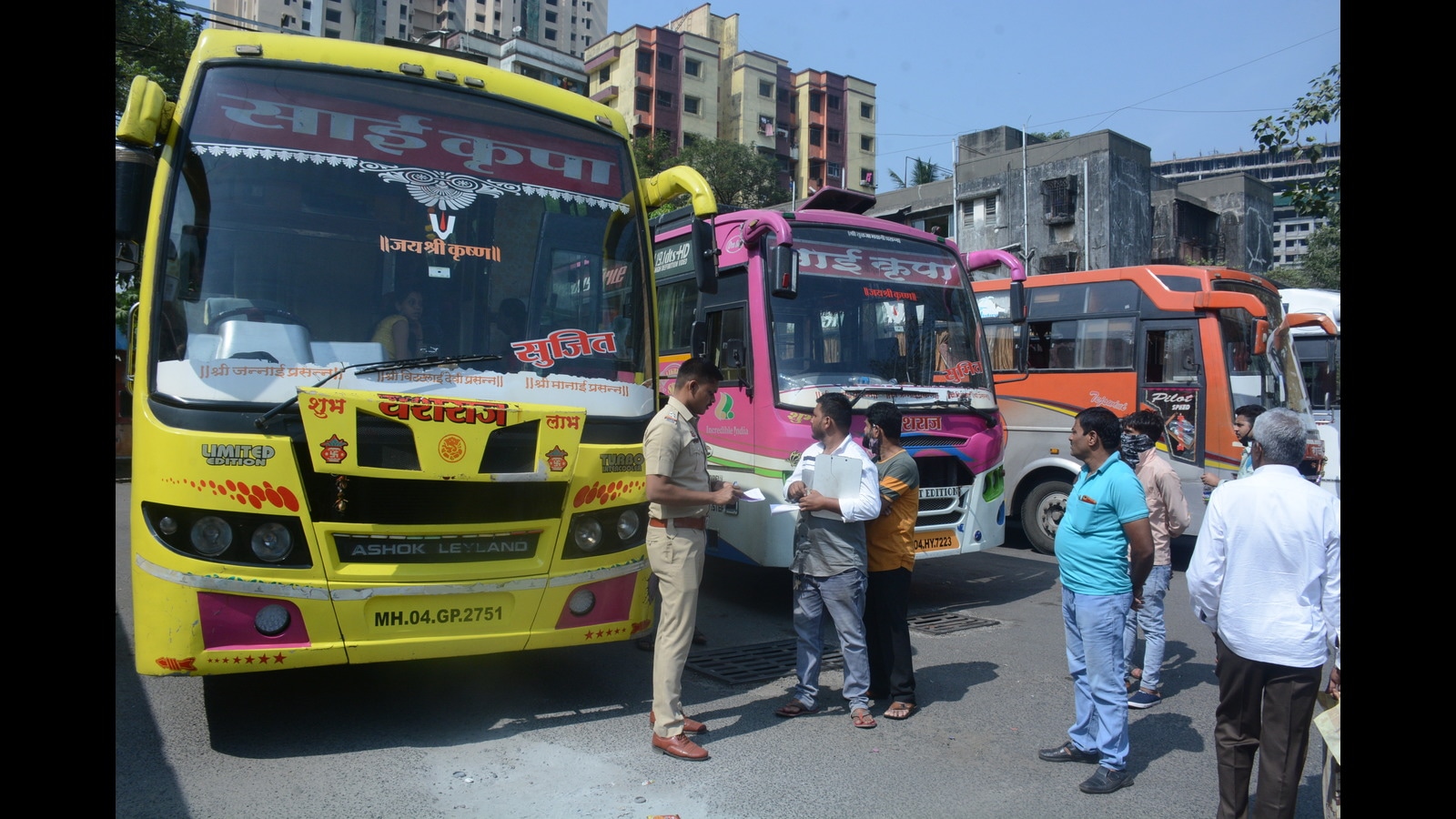 Thane RTO arranges 31 buses to help commuters stranded by MSRTC strike ...