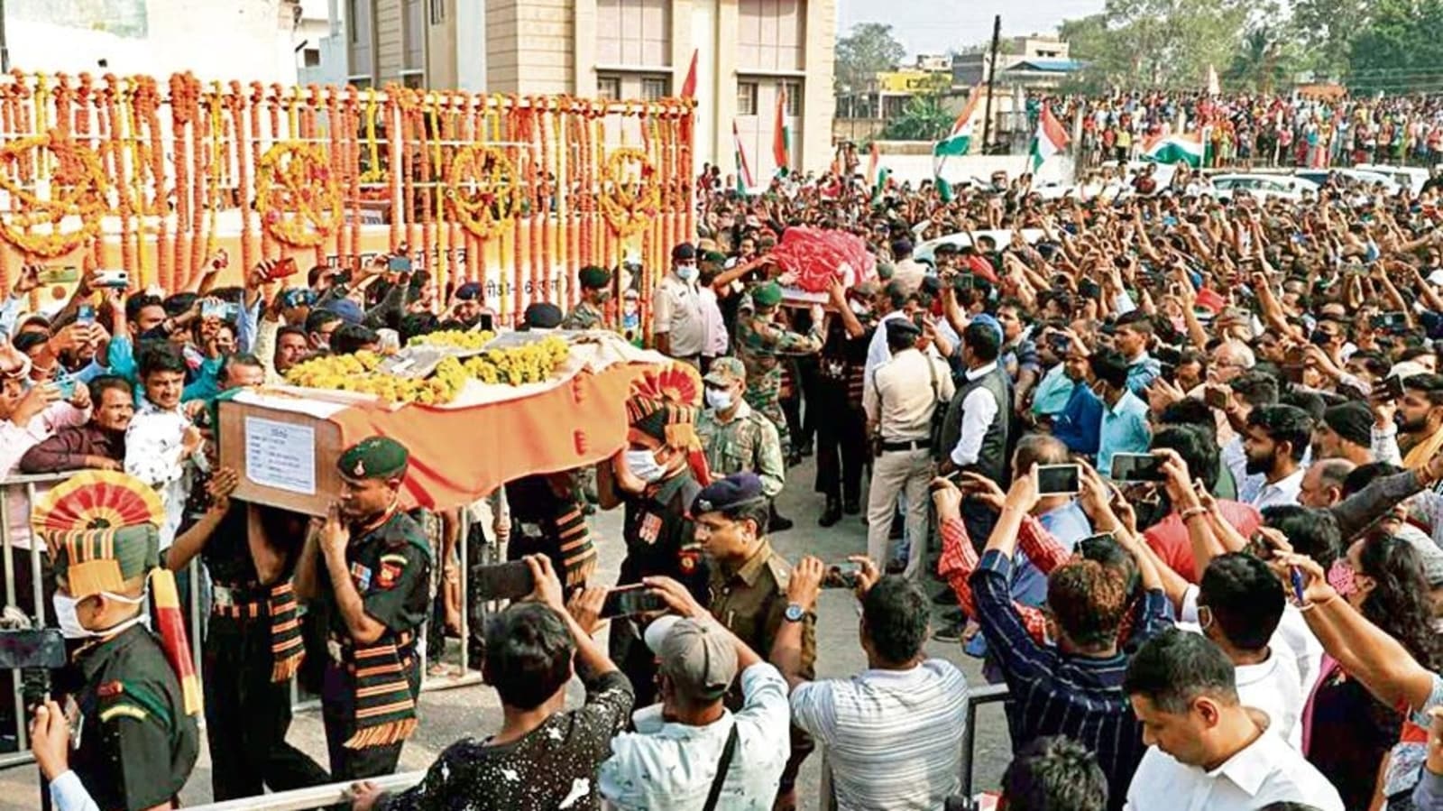 Last rites of Colonel, his family performed | Latest News India