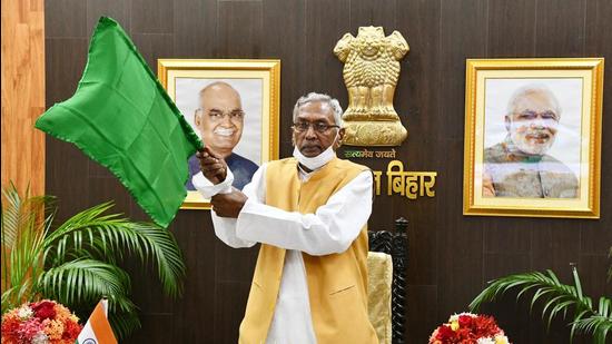 Bihar education minister skips award function at Raj Bhawan as graft ...