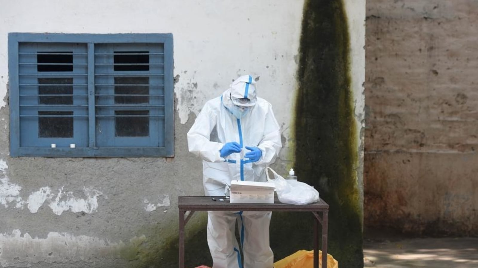 US company says its Covid test accurately detects omicron variant. Here ...