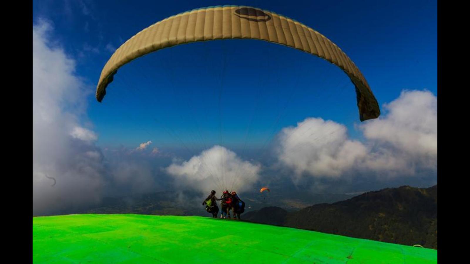 Himachal needs stricter safety rules for paragliders - Hindustan Times
