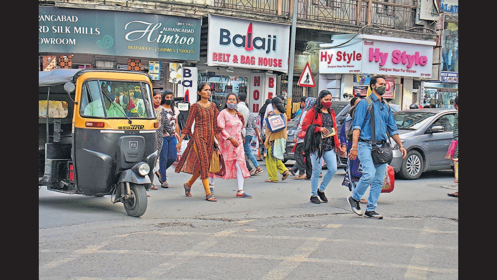 125 pedestrian signals to be installed across Pune city | Hindustan Times