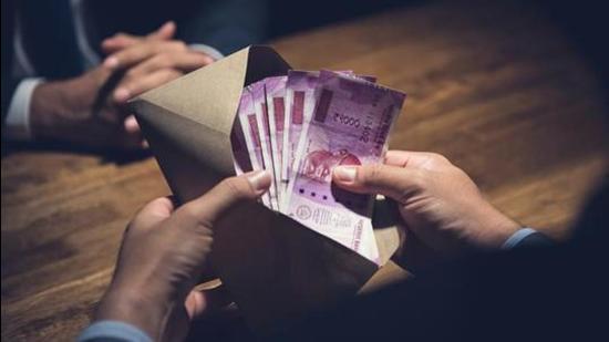 Food inspector held with ₹20k bribe in Ambala | Hindustan Times