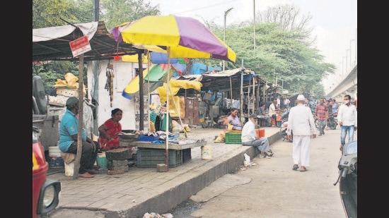 The dread walk: Encroached footpaths and poor infra push pedestrians ...