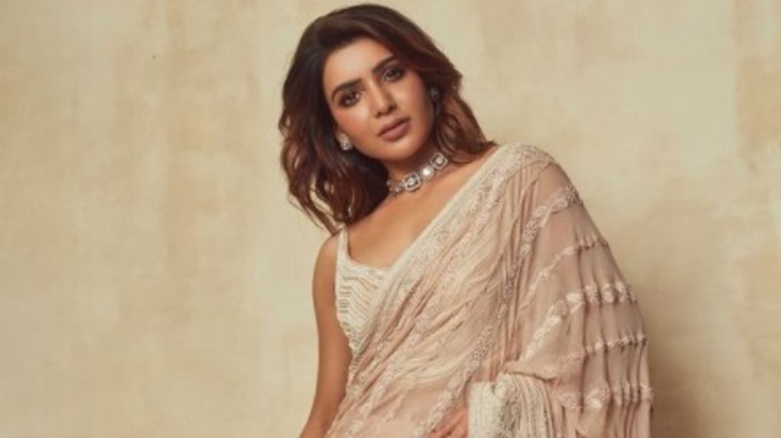 Samantha Ruth Prabhu offers chadar at Ameen Peer Dargah, visits ...