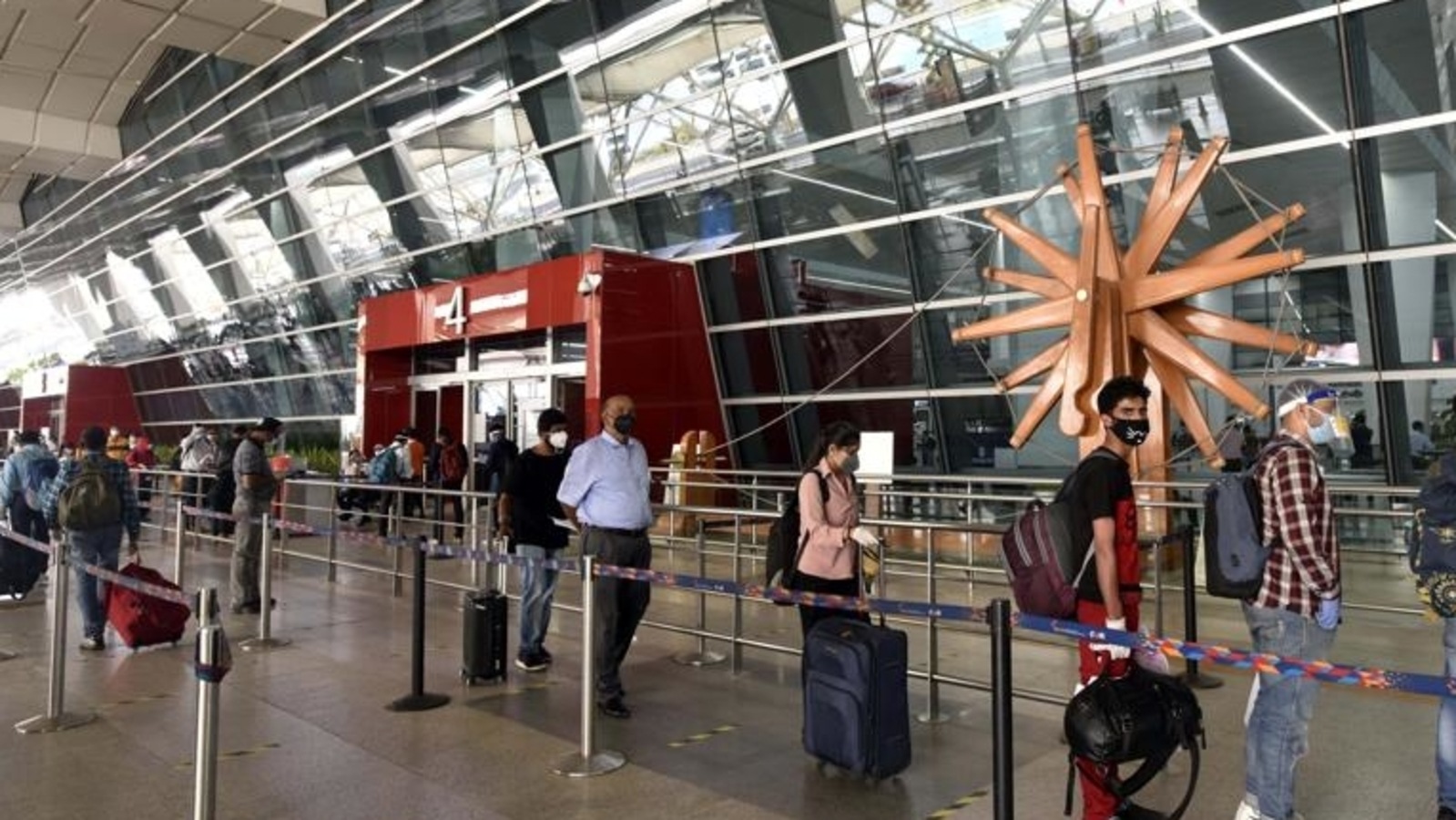 Omicron: From December 20, pre-booking RT-PCR tests mandatory for ...