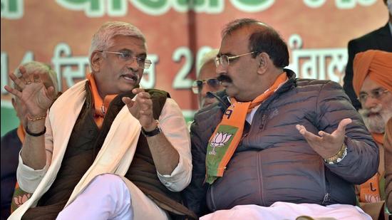 BJP poll campaign to be aggressive: Shekhawat | Hindustan Times
