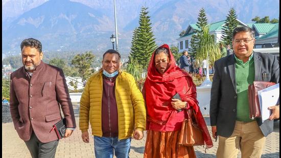 Not possible to pay equal salaries to staff appointed under self ...