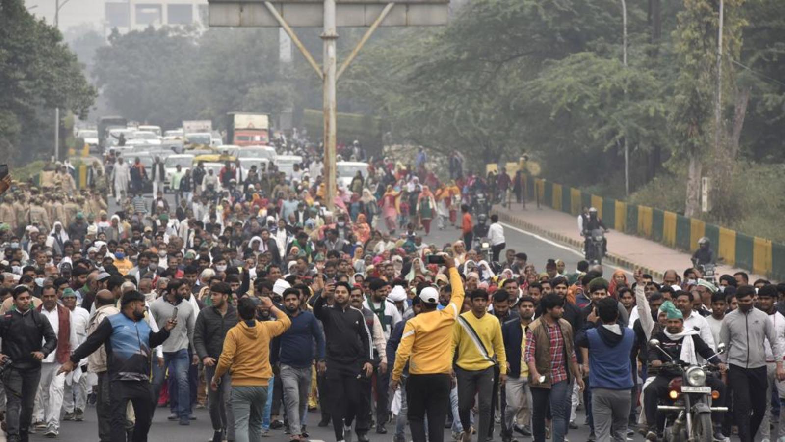 Traffic hit on Chilla road as farmers take to streets to press for ...