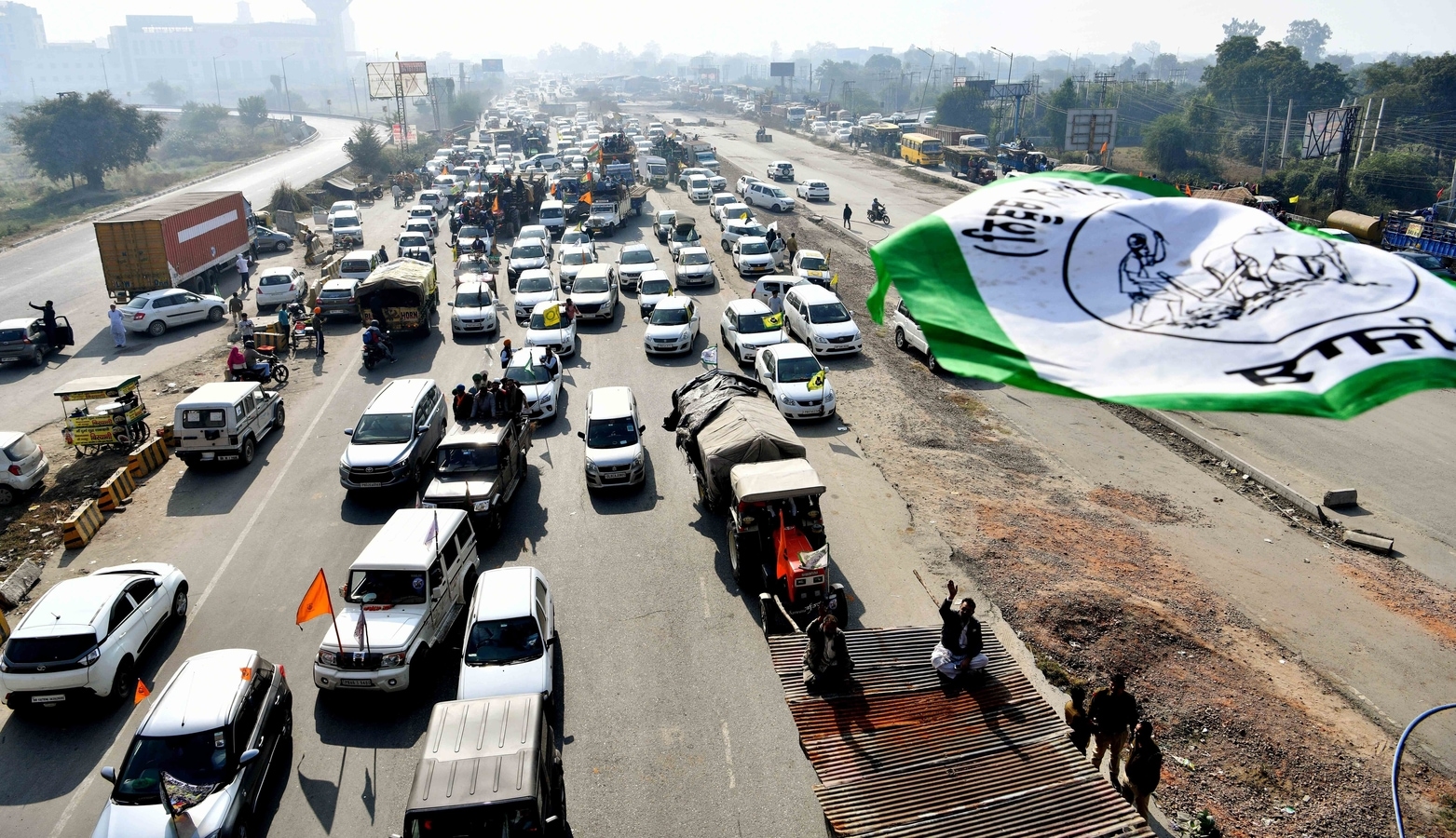 Delhi Police allows traffic movement at Singhu border | Latest News India