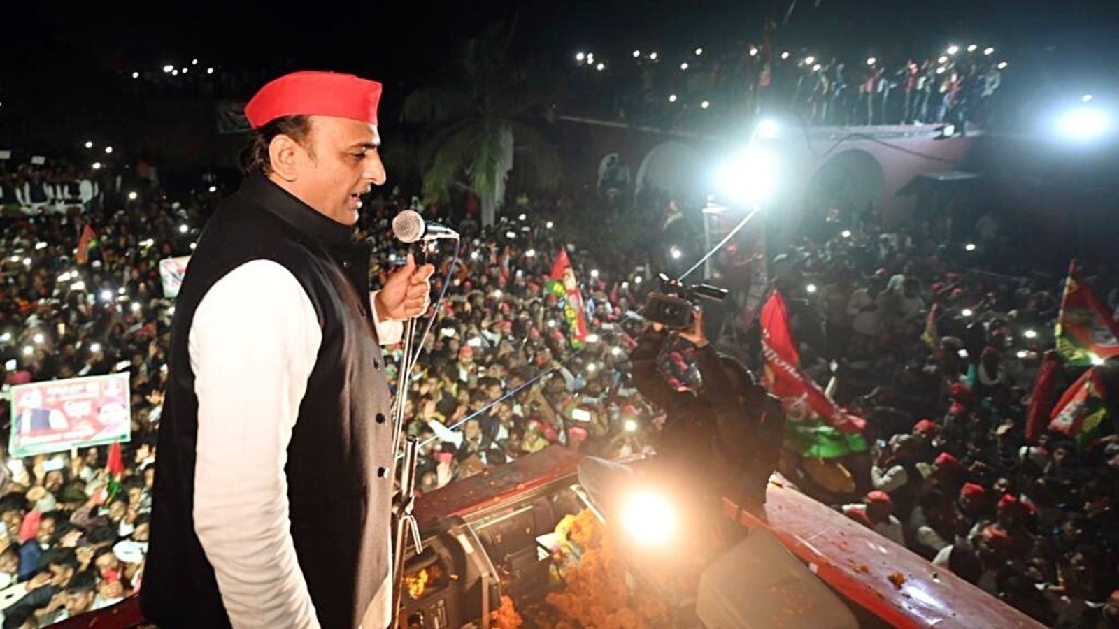 'After all big leaders from Delhi, was waiting for I-T': Akhilesh after ...