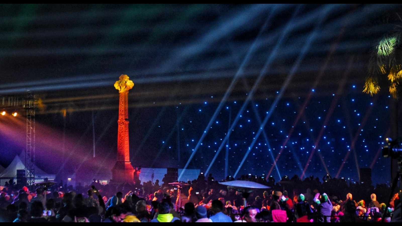 Azadi Ka Amrit Mahotsav: Tech meets history as 500 drones take to sky ...