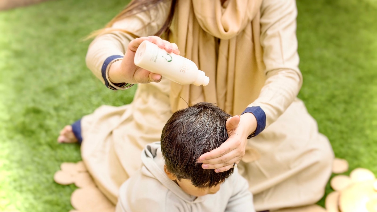 Rujuta Diwekar lays DIY steps ‘for perfect hair, scalp champi at home ...