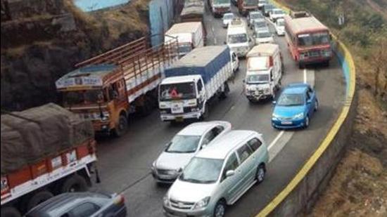 Two hours mega block planned on Pune-Mumbai e-way on Dec 28 | Hindustan ...