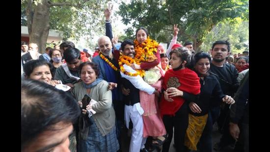 Chandigarh MC elections: Hung House as AAP wins 14 seats, BJP 12 ...