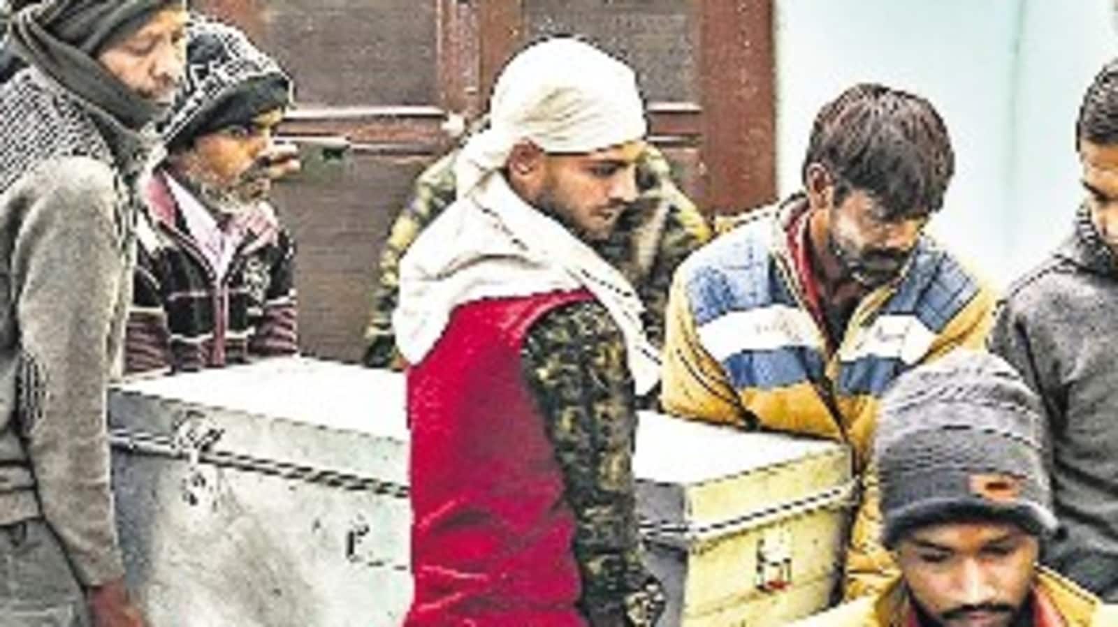 Raid on Kanpur businessman: Money recovered from 2 bunkers, says ...