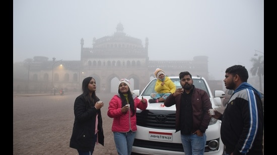 Cold wave, fog grips Uttar Pradesh; temperature to dip further in ...