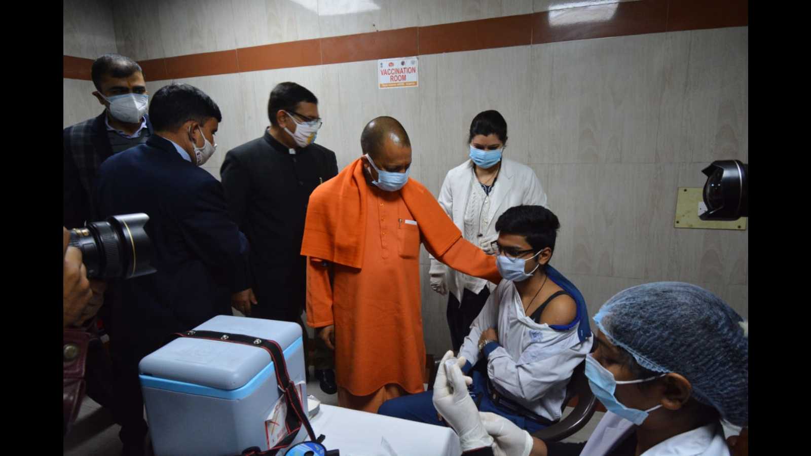 Covid vaccination camps in schools from today | Hindustan Times