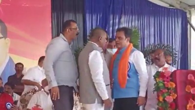On stage, Cong MP DK Suresh, Karnataka minister Ashwathnarayan have a ...