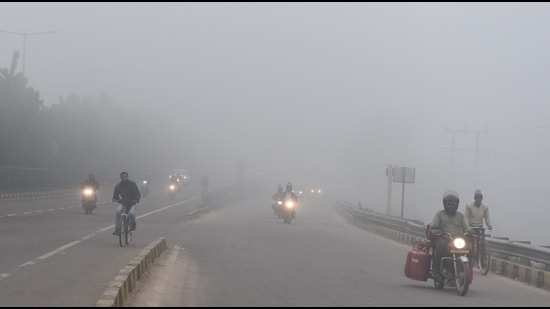 Heavy fog shrouds central UP, rain likely in next 48 hours | Hindustan ...