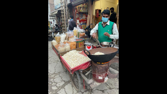Lohri 2022: Get gajjak, rewari, home delivered, support local vendors ...