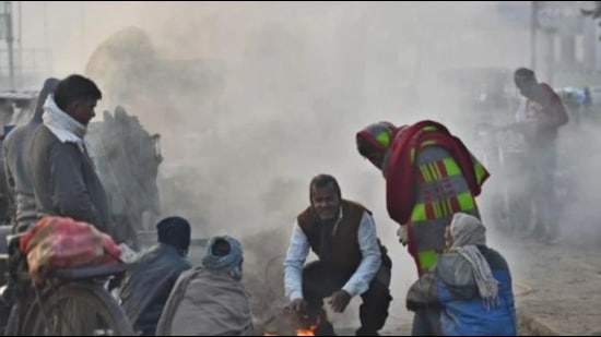 Winter bares fangs: Lucknow day temperature down 6 degrees | Hindustan ...