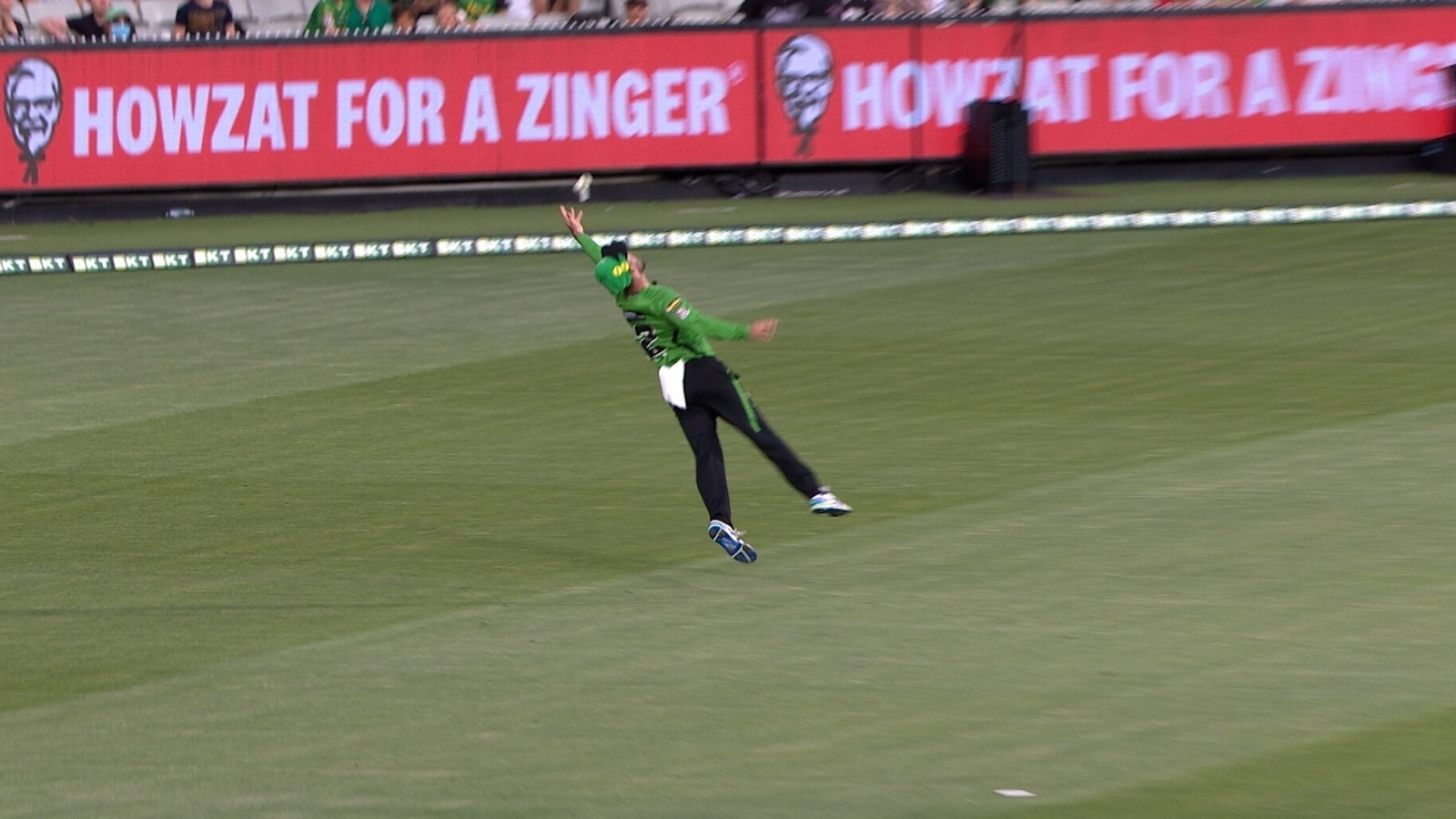 Watch: Glenn Maxwell leaves bowler in disbelief with one-handed stunner ...