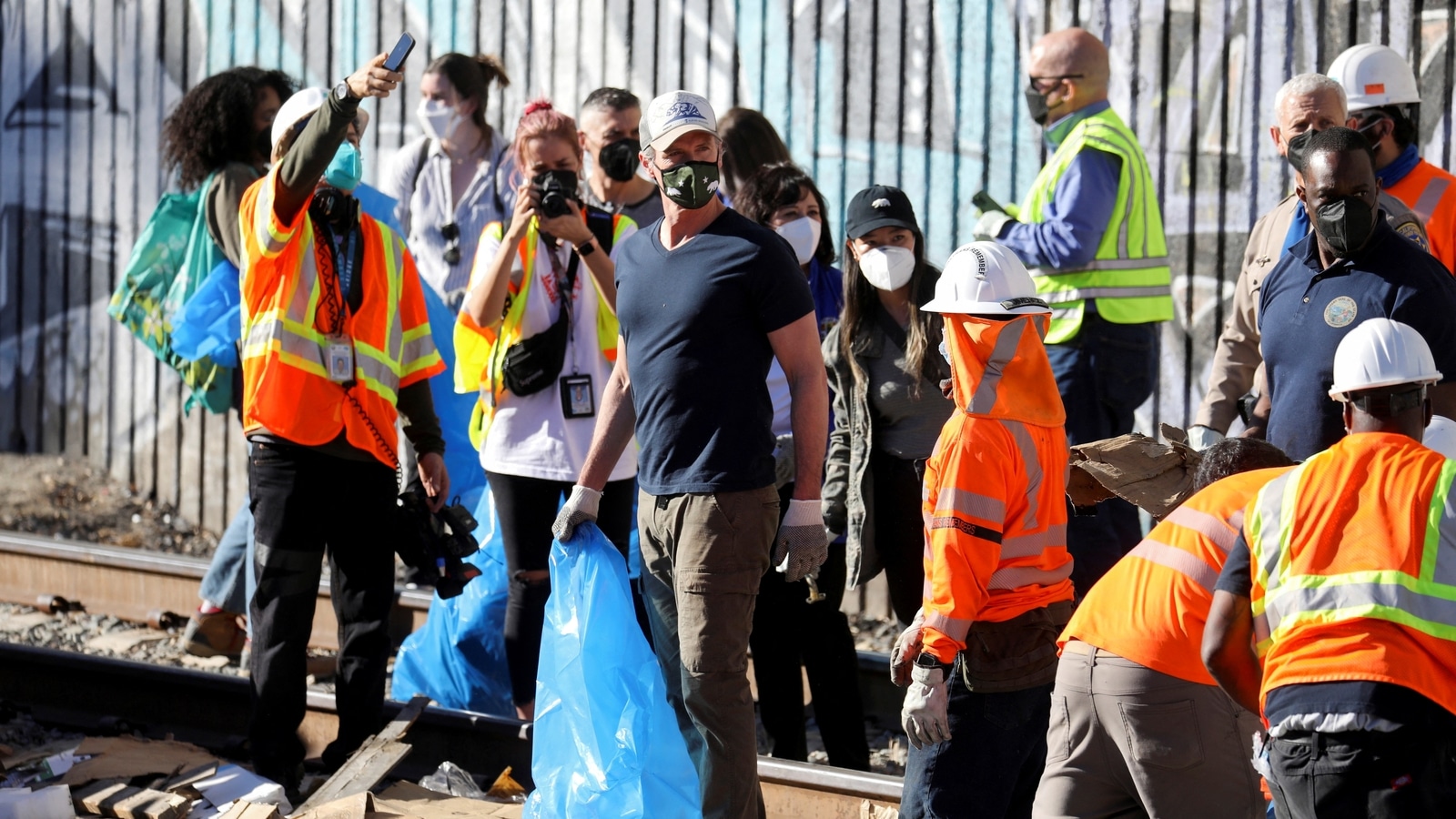 Not just Amazon packages: Police say dozens of guns looted from Los ...