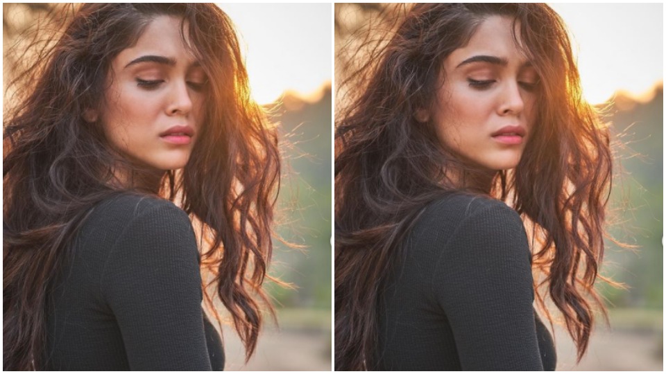 Sharvari Wagh మత్తెక్కించే కళ్ళతో పిచ్చెక్కించిన హిందీ భామ-sharvari ...