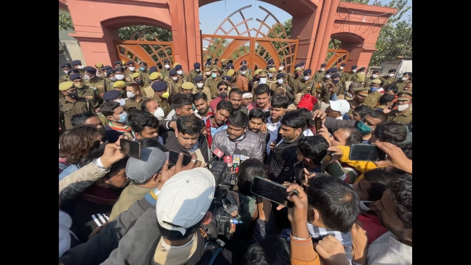 Notice to Cong leaders Hardik Patel, Ajay Rai for poll code violation ...