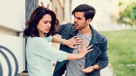 Top signs you are growing apart from your partner | Hindustan Times