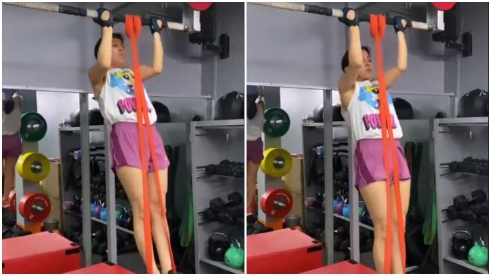 Inside Shweta Tripathi's pullup routine with Pilates resistance band ...