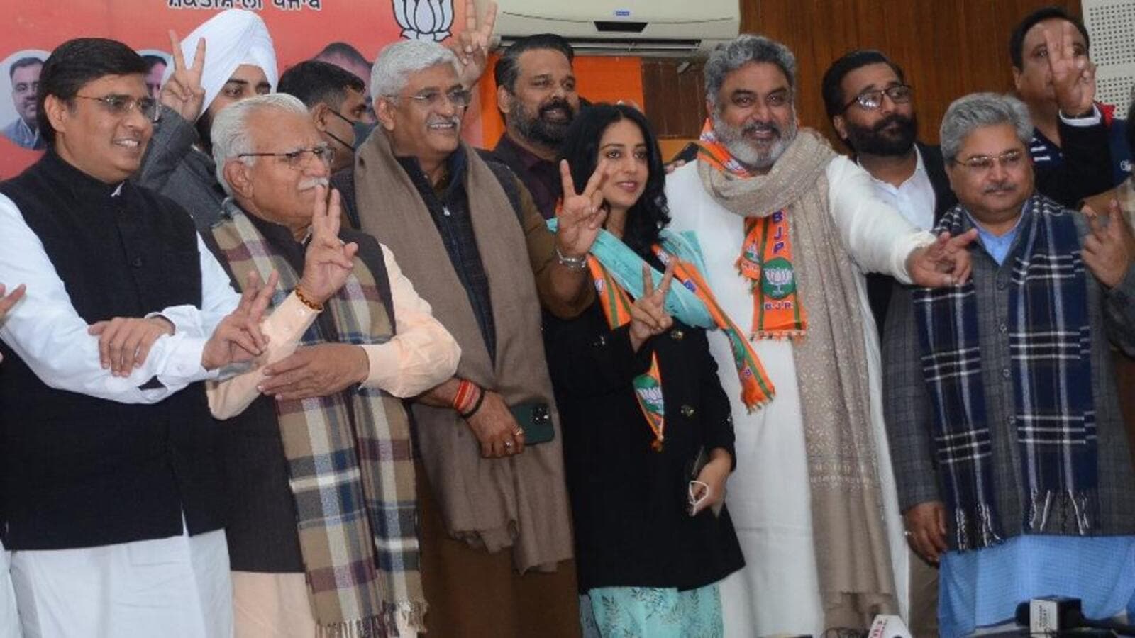 Dev D star Mahie Gill, Punjabi actor Hobby Dhaliwal join BJP ...