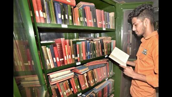 SPPU signs MoU with ‘We Go Library Foundation’ for patent registration ...