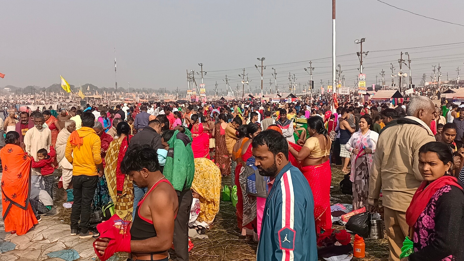 Magh Mela 2022: Lakhs of pilgrims take dip at Sangam on Maghi Purnima ...
