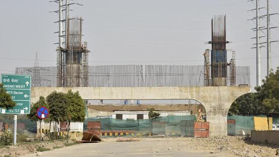 Noida: Parthala flyover project to meet its June 23 deadline ...