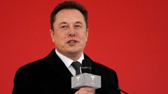 Elon Musk recalls the time when this billionaire told him that Tesla ...
