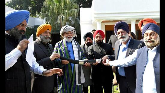 Modi meets Afghan Sikhs, Hindus, tells them ‘India is your home ...