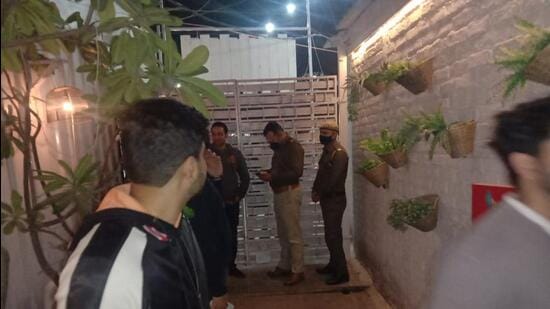 Gurugram: Ahata runs without valid licence from excise dept, 4 booked ...