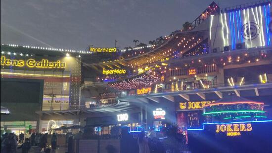 As night curfew goes, Noida night clubs see packed weekend | Hindustan ...