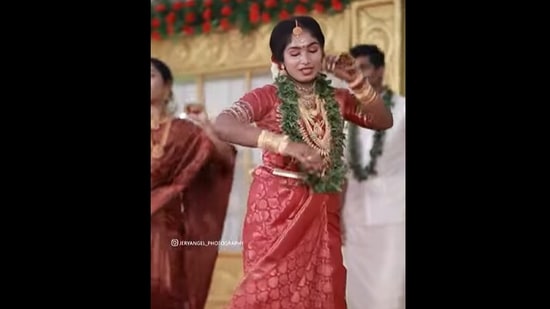 Kerala bride dances to Sara Ali Khan’s Chaka Chak in viral Instagram ...