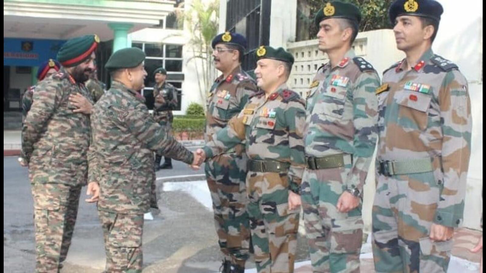Northern Army chief visits White Knight Corps, reviews security ...