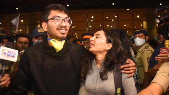 Stranded Indian students arrive at Mumbai airport from war-torn Ukraine ...