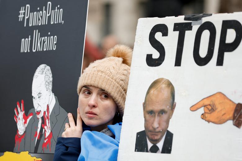 Ukraine crisis: Citizens across the globe take to streets to protest ...