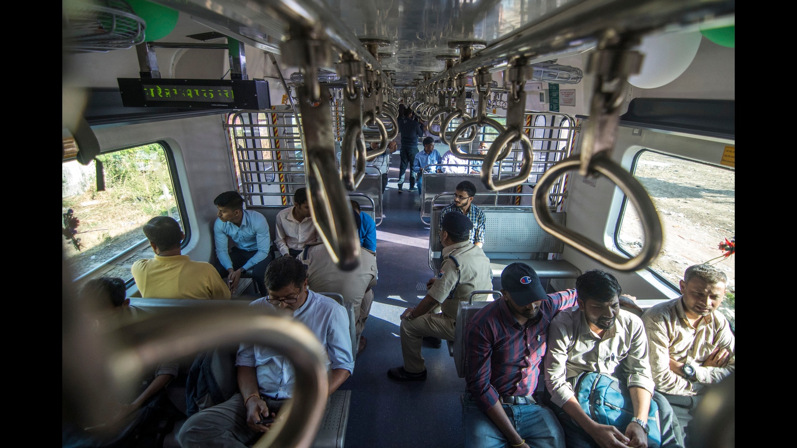 Nearly 60K travelled in AC local trains on CR in a week | Mumbai news ...
